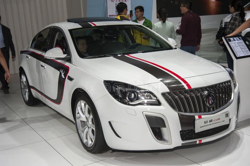 Vit Buick Regal bil redaktionell foto. Bild av kupp, utformning - 47068920