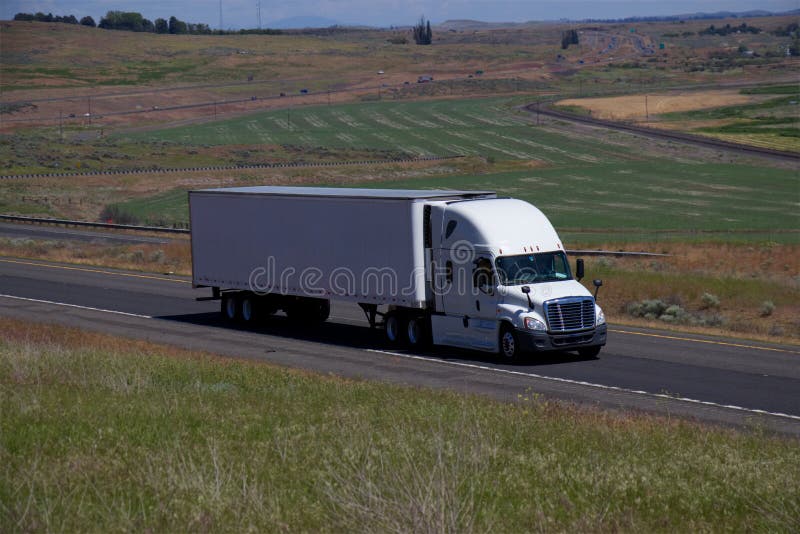 Vit BORTTAGEN Halv-lastbil TECKNING Redaktionell Bild - Bild av ...