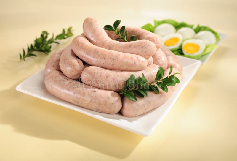 Vit Korv Med Skalad Hud. Traditionell Groddjurskorv. Bayersk Mat ...