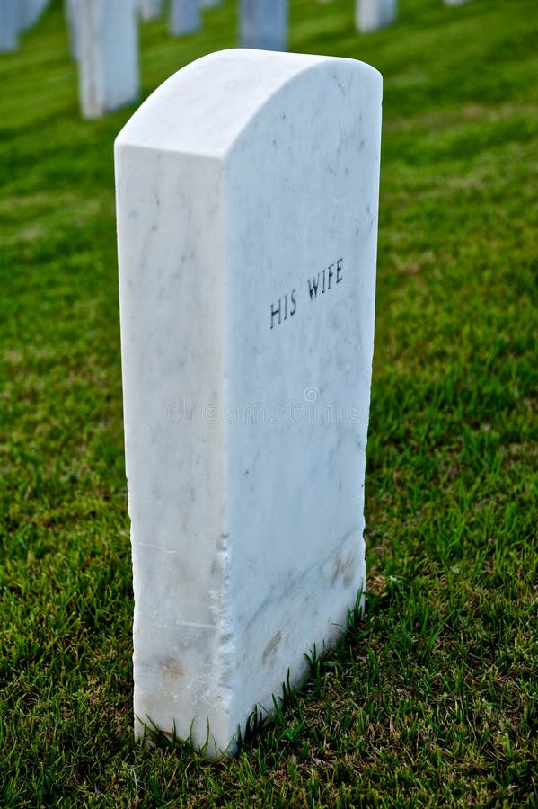 Vit Marmorgravsten Eller Gravsten Fotografering för Bildbyråer - Bild ...