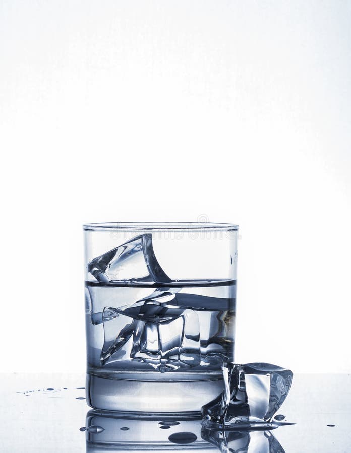 Vit rom, gin och vodka fotografering för bildbyråer. Bild av tangent ...