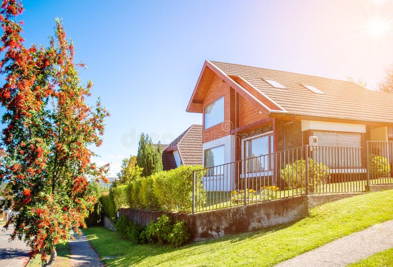 Vivienda en Chile imagen de archivo. Imagen de arbusto - 98028323
