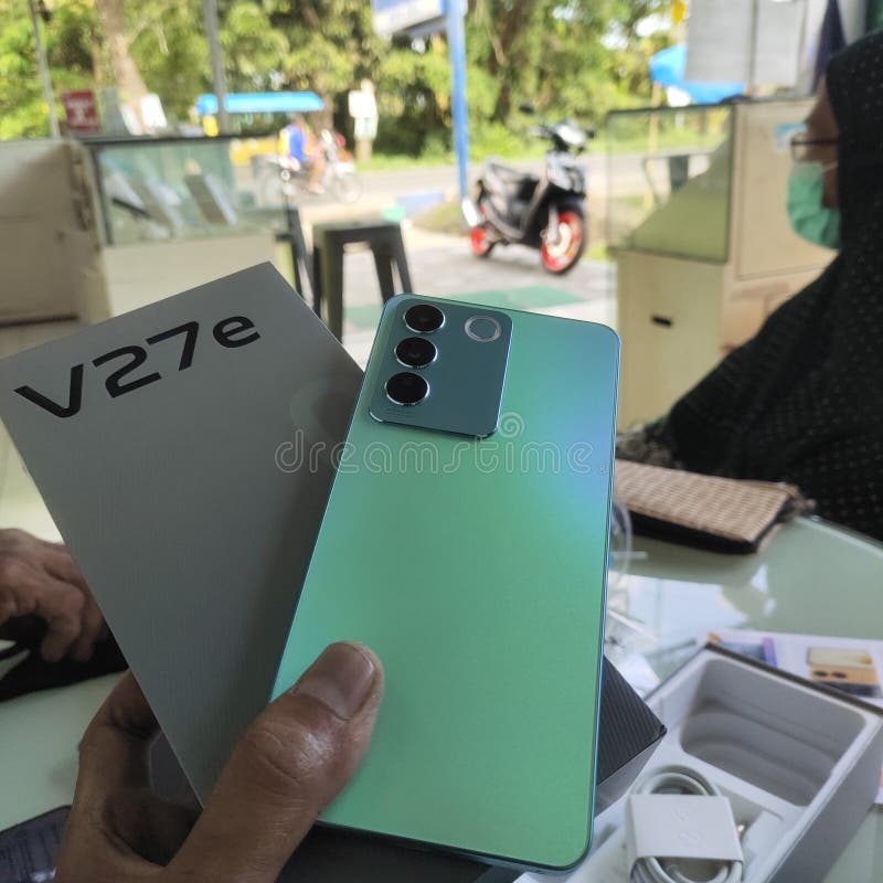 Vivo smart phone editorial image. Image of vivo, smart - 279865000