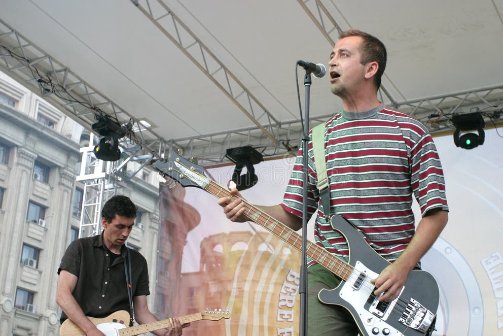 Vlad Gorneanu editorial image. Image of punk, music, stage - 28631975