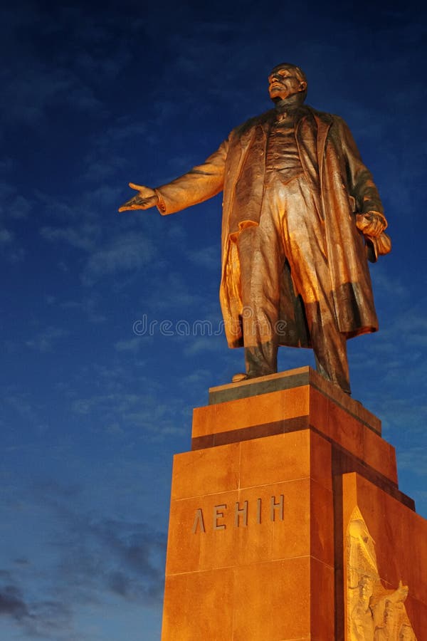 Vladimir Lenin-standbeeldmonument Stock Afbeelding - Image of cijfer ...