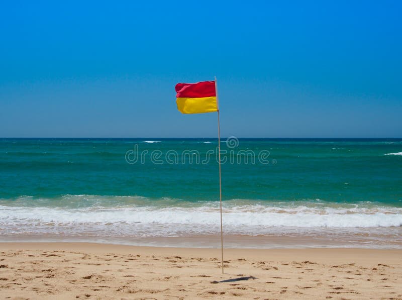 Vlag op het Strand stock foto. Image of zonlicht, noodsituatie - 61586888