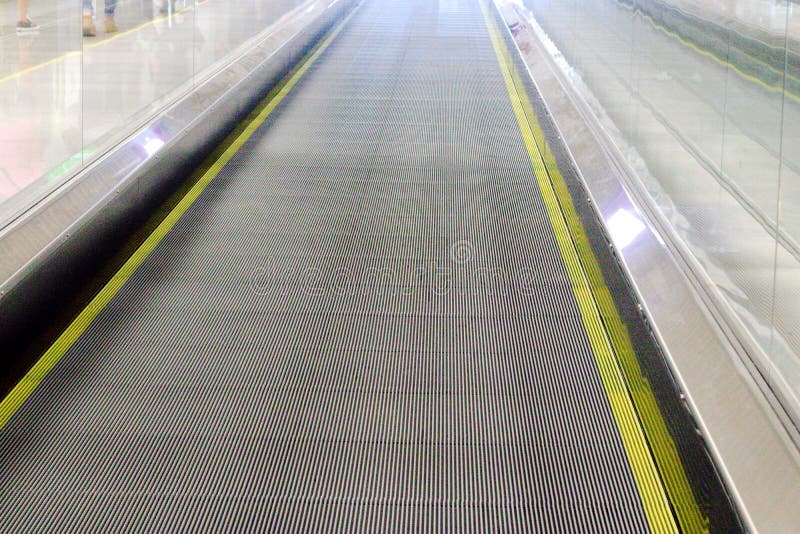 Platte Roltrappen Voor Het Verplaatsen Van Een Loopbaan in Het ...