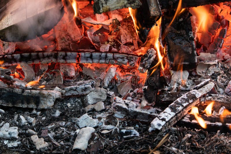 Vlam van afvalverbranding stock foto. Image of veras - 143028900