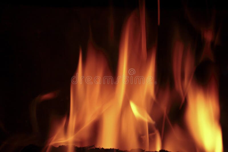 Vlammen Van Brand in Een Open Haard Stock Foto - Image of hitte, zwart ...