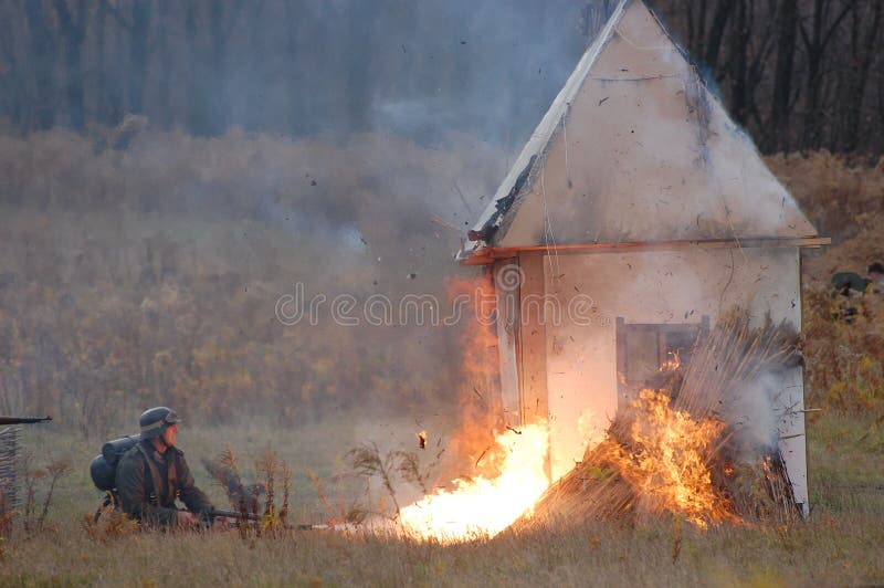 Vlammenwerper stock afbeelding. Image of menselijk, persoon - 17059719