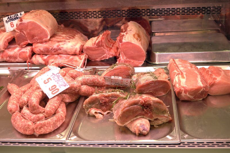 Vlees Bij De Europese Markt Stock Afbeelding - Image of vlees, velen ...