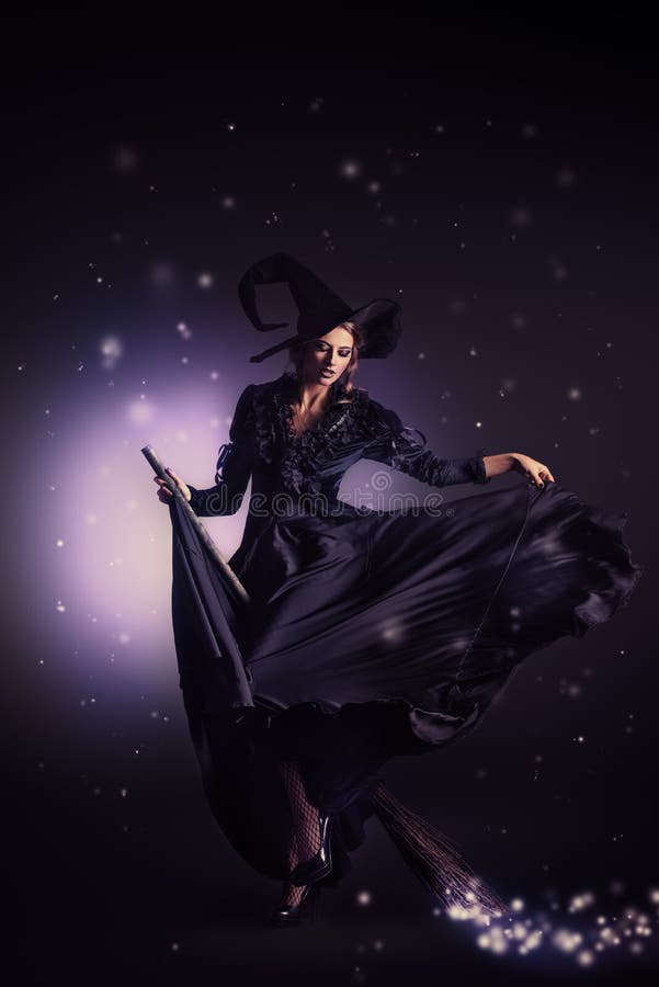 Vliegende heks stock afbeelding. Image of kleding, vlieg - 60687075