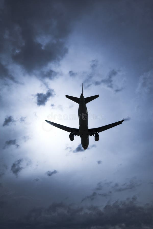 Vliegend vliegtuig stock foto. Image of wiel, ruimtevaart - 9094534