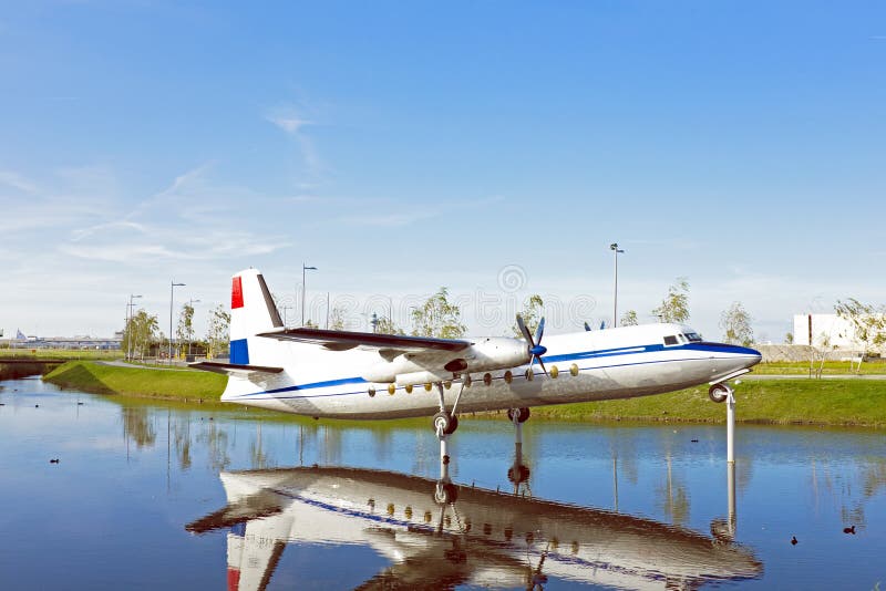 Vliegtuig Op Het Water in Nederland Stock Afbeelding - Image of ...