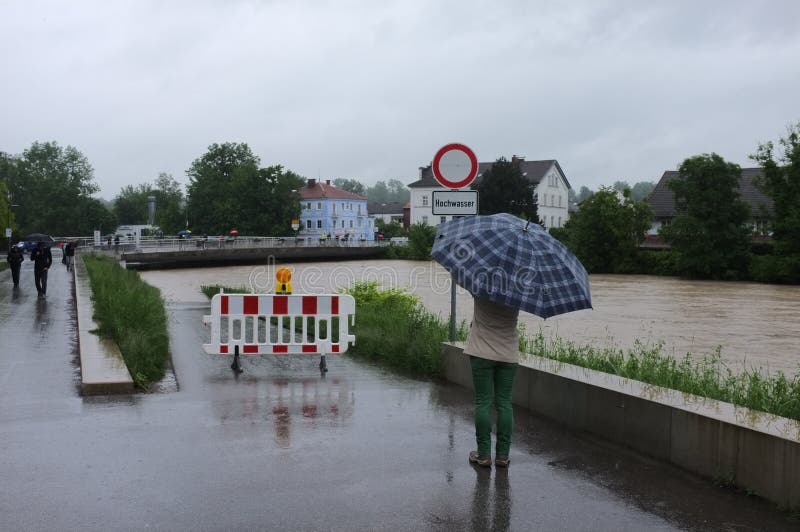 Vloed redactionele foto. Image of regenachtig, toeristen - 31367196