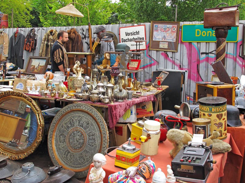 Vlooienmarkt Mauerpark, Berlijn Redactionele Stock Afbeelding - Image ...