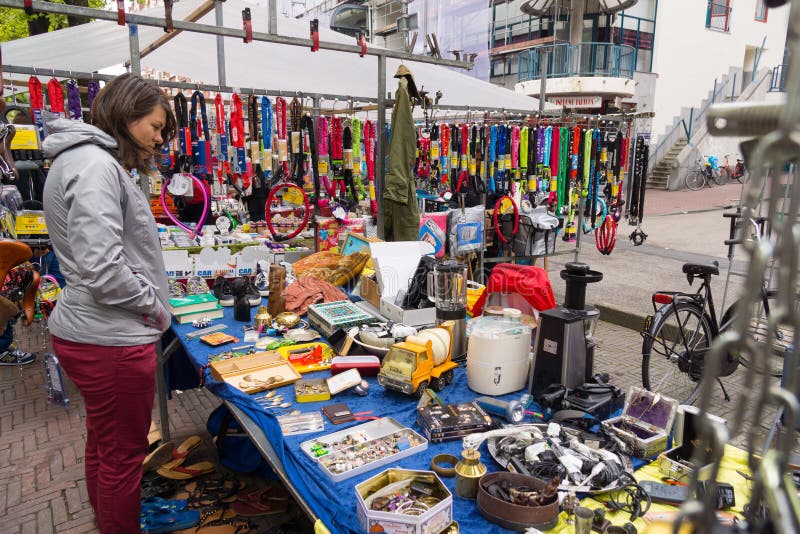 Vlooienmarkt Waterlooplein in Amsterdam Redactionele Afbeelding - Image ...