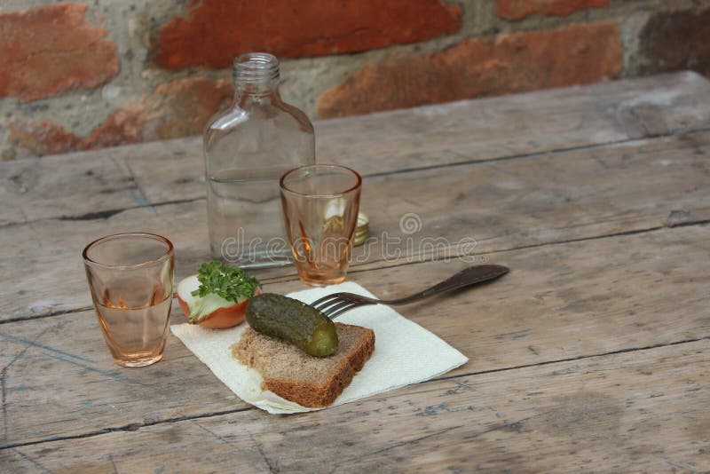 Vodka Rusa Y Bocado Tradicional Imagen de archivo - Imagen de alcohol ...