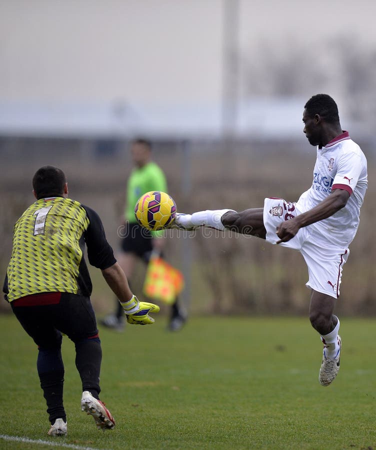 De Voetbalkeeper Bewaart Een Doel Redactionele Stock Foto - Image of ...