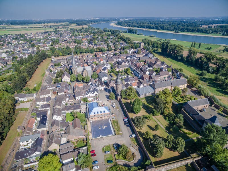 Vogelperspektive Der Historischen Stadt Zons Stockbild - Bild von niedriger, ferien: 83711277