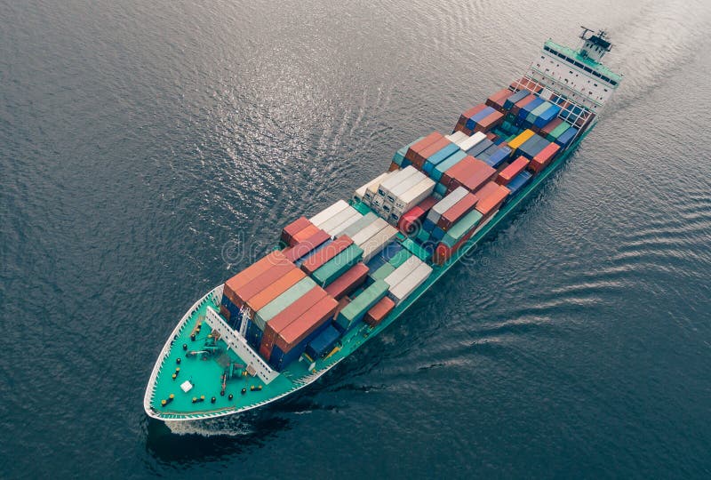 Ein Seeschiff Ist- Ein Containerschiff Mit Voller Geschwindigkeit In ...