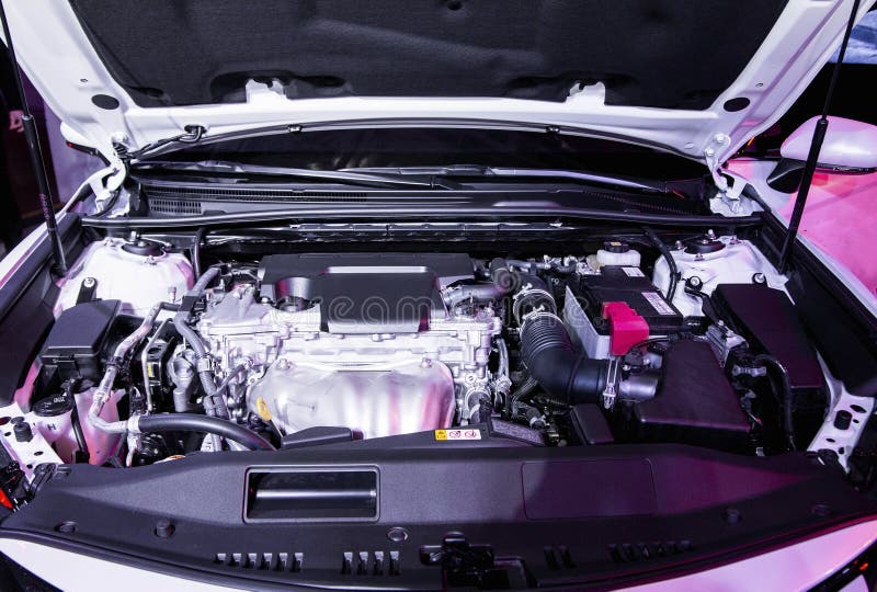 Voiture Avec Le Capot Ouvert Photos Stock - Téléchargez 1,687 Photos ...