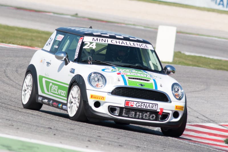 Voiture De Course De Mini Cooper S Sv31 Image stock éditorial - Image ...
