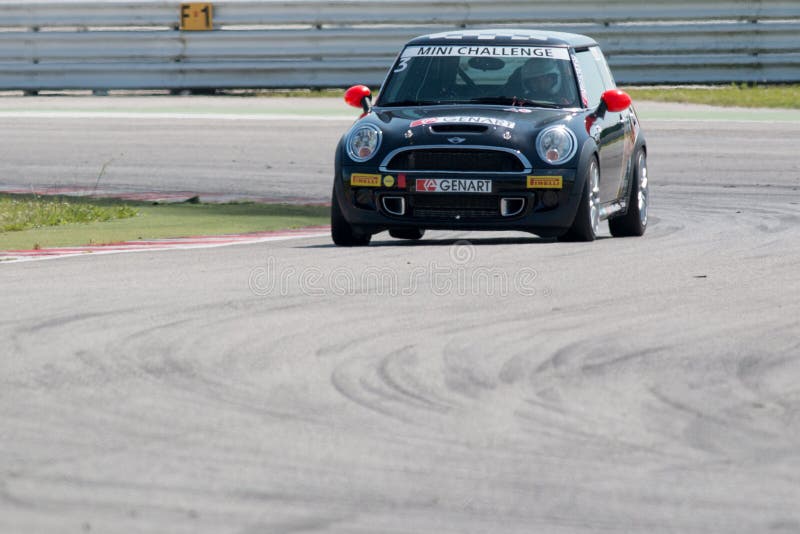 Voiture De Course De Mini Cooper S Sv31 Photo stock éditorial - Image ...