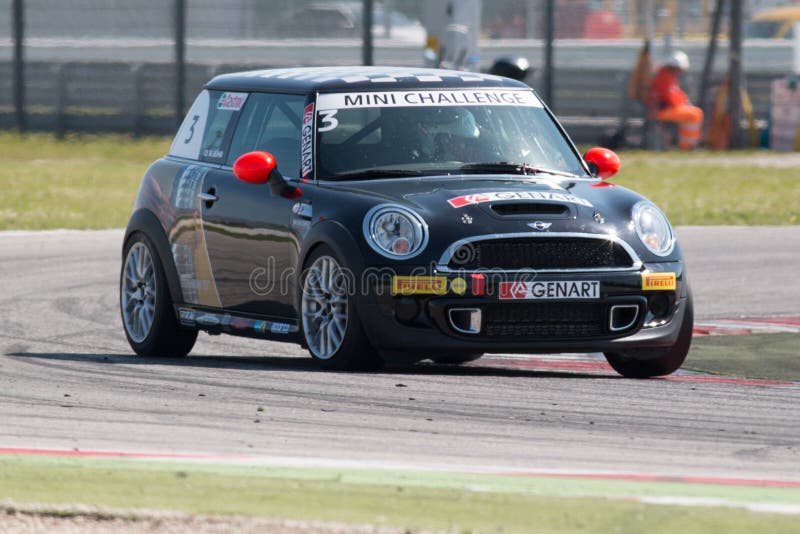 Voiture De Course De Mini Cooper S Sv31 Photo stock éditorial - Image ...