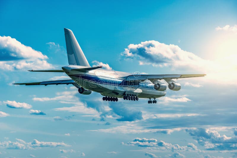 Vol De La Grande Avion De Ligne De Cargaison Image stock - Image du ...