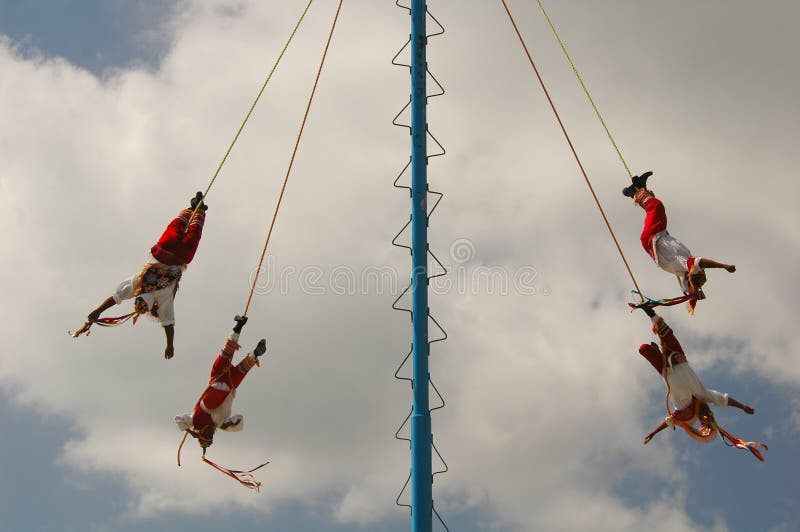 Voladores in Mexico editorial image. Image of ethnic, despair - 5134880