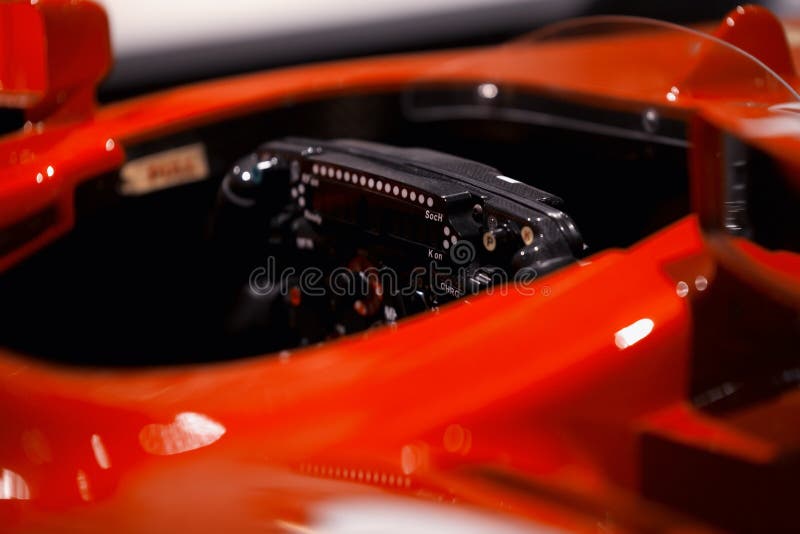 Volants de formule photo éditorial. Image du instrument - 45896801