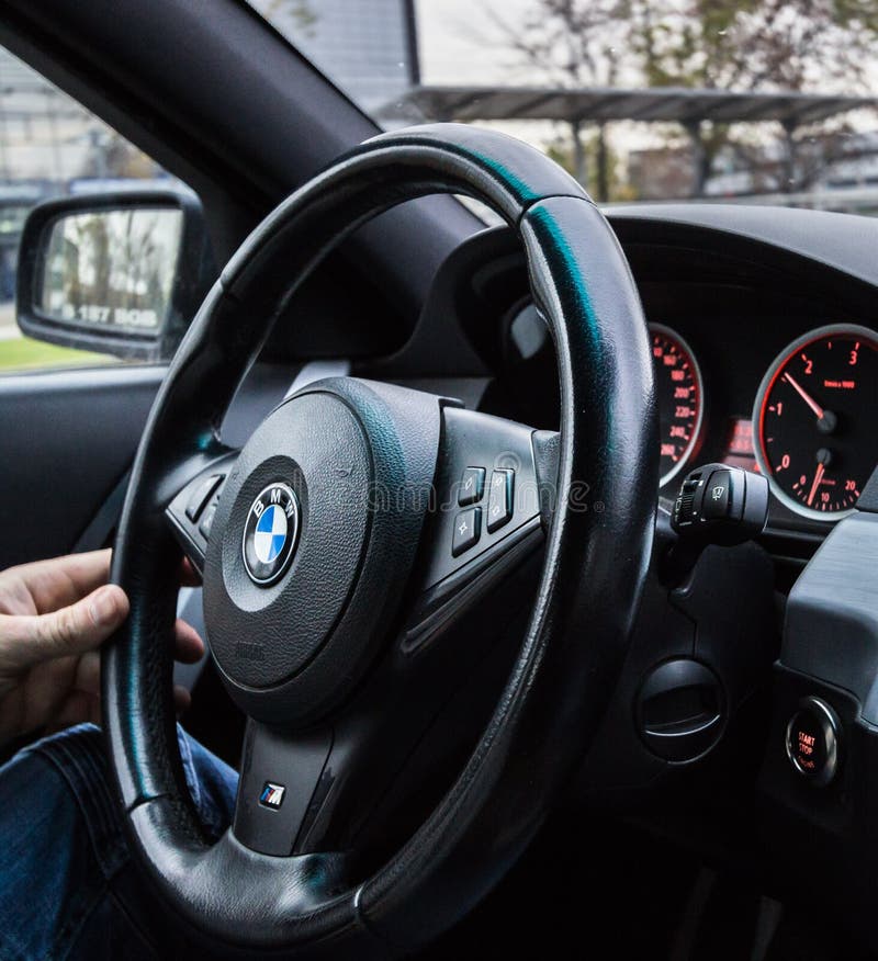 Volante BMW 5 serie fotografia stock editoriale. Immagine di bello ...
