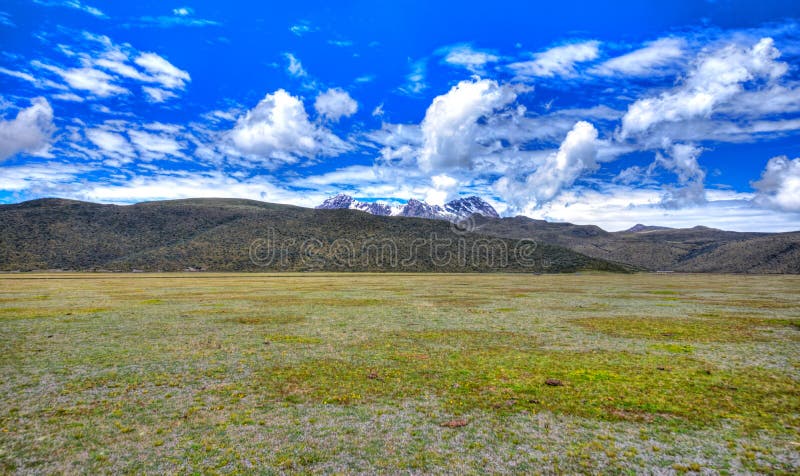 Volcán de Ruminahui imagen de archivo. Imagen de cielo - 107999971