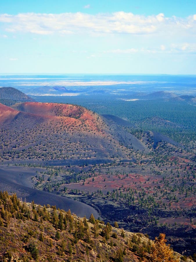 Volcán extinto imagen de archivo. Imagen de overgrown - 1972949