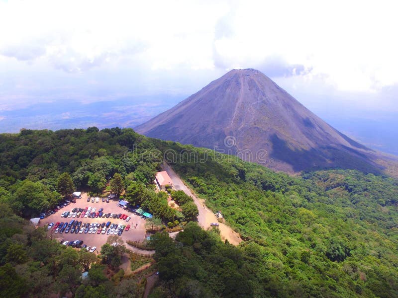 Volcan De Cerro Verde- Izalco Photo stock - Image du volcan, vert ...