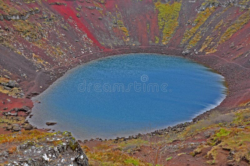 Volcan De Kerid : La Terre Rouge Photo stock - Image du islandais ...
