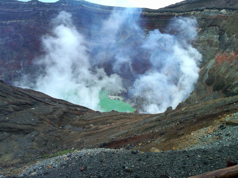 Le Volcan Actif - Le Mont Aso Photo stock - Image du bleu, course: 67437304