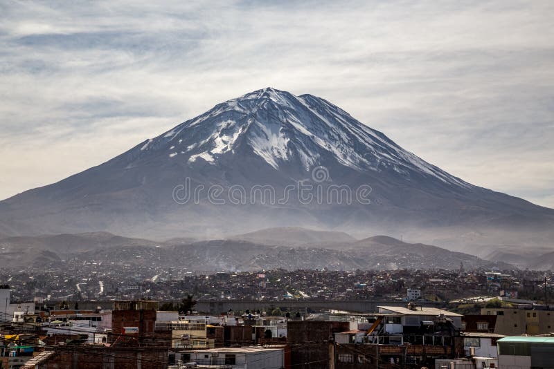 Volcan El Misti à Arequipa, Pérou Photo stock - Image of péruvien ...