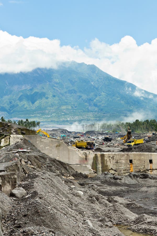 Volcanic Ash Mining Indonesia Editorial Photography - Image of volcano ...