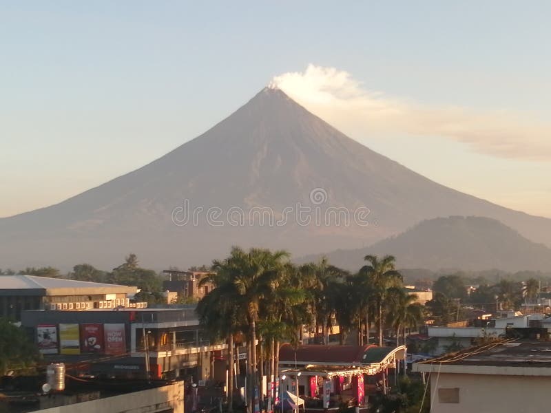 Volcano Mt. Mayon, Bicol, Albay Philippines Editorial Photography ...