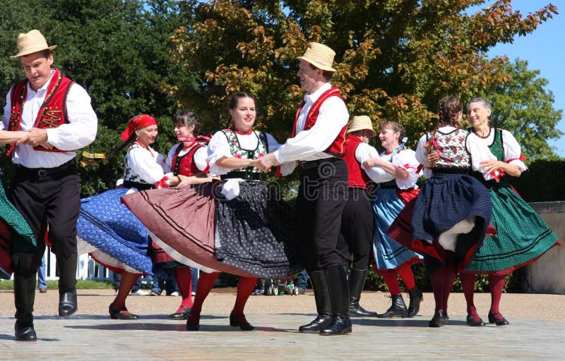 Poolse Volksdansers Bij Een Festival Redactionele Afbeelding - Image of ...