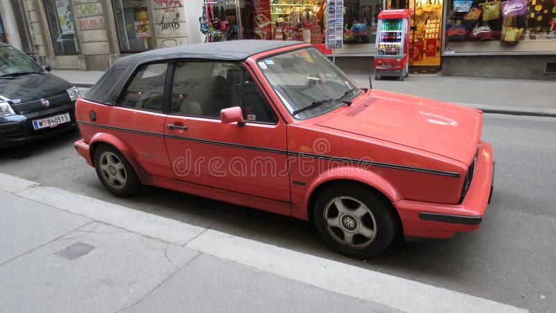Volkswagen Golf rojo imagen editorial. Imagen de calle - 71029860