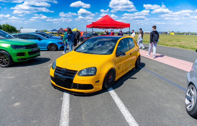 Volkswagen Golf 5 Yellow Low Editorial Image - Image of yellow, lights ...