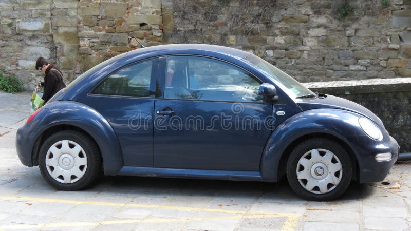 Cabrio Azul De Volkswagen New Beetle Imagen de archivo editorial ...
