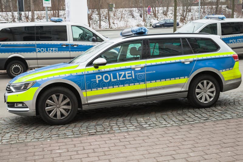 Volkswagen Passat, Moderner Deutscher Polizeiwagen Redaktionelles ...