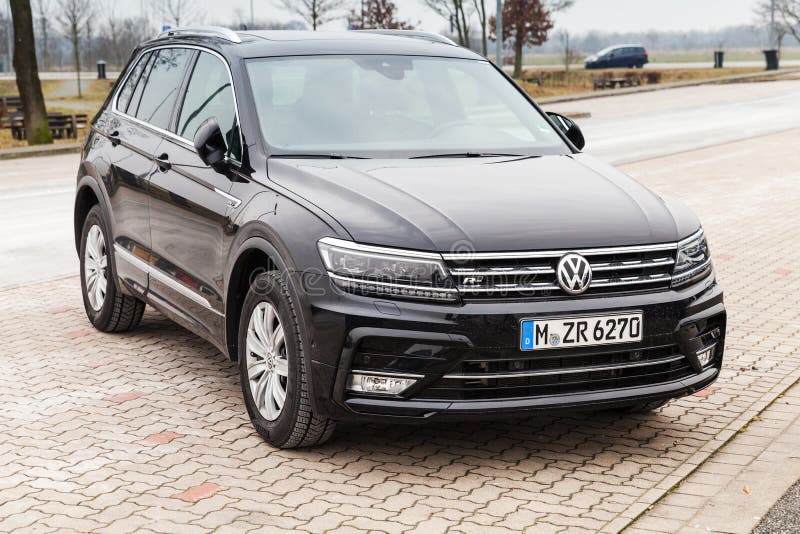 Volkswagen Tiguan, R-Line, Modèle 2017 Photo stock éditorial - Image du ...