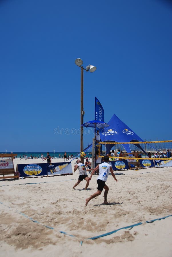 Volleyball Auf Dem Strand Von Genfersee Redaktionelles Stockbild - Bild ...