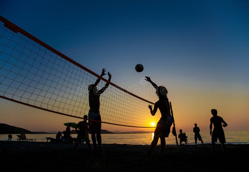 Volleyball am Strand redaktionelles stockfoto. Bild von form - 73968423