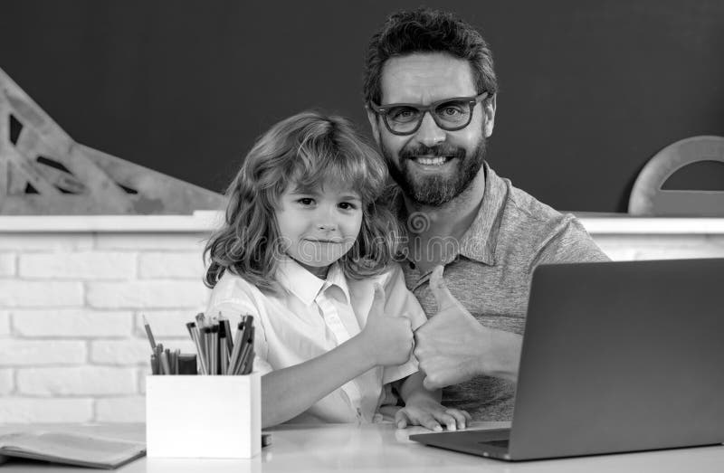 Volver A La Escuela Alumno Y Profesor En Clase En Clase Foto De Archivo Imagen De